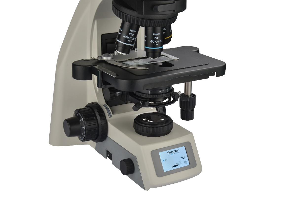 MICROSCÓPIO BIOLÓGICO TRINOCULAR NEXCOPE NE 620 | Guia Laboratorial